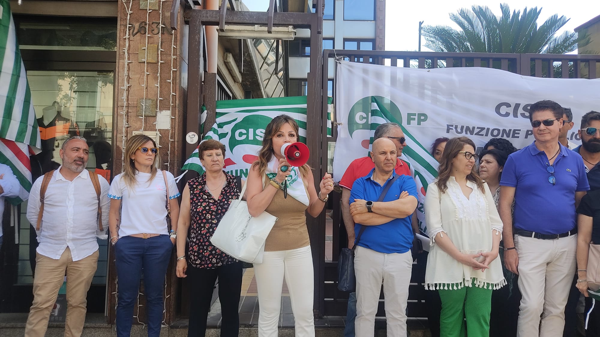 Sit-in dei lavoratori asp Messina, diversi i nodi da sciogliere ... Sit-in dei lavoratori asp Messina, diversi i nodi da sciogliere ...